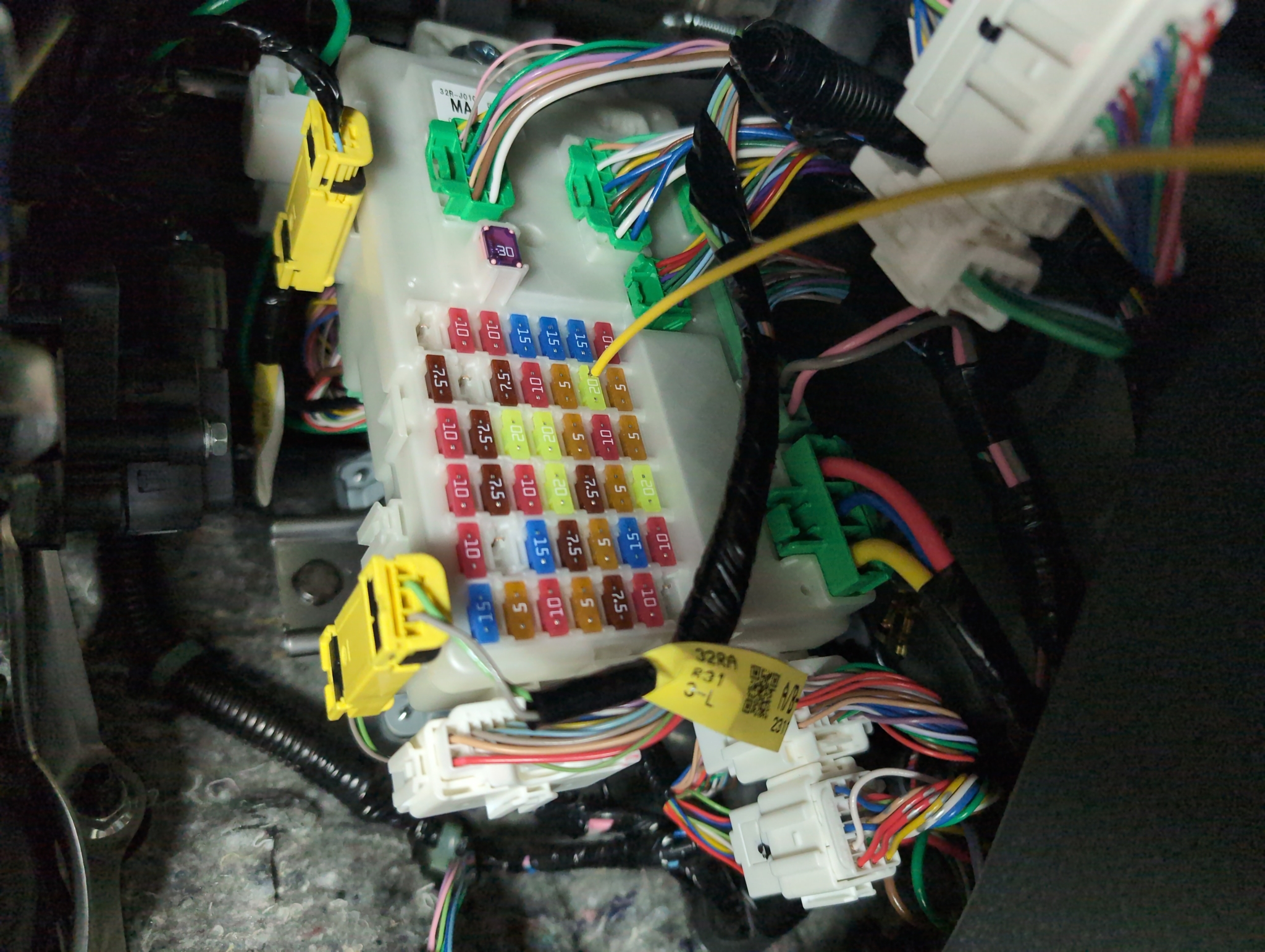 【N-BOX JF5】アクセサリー電源と常時電源取り出してみた。 – 車種別取付適合情報